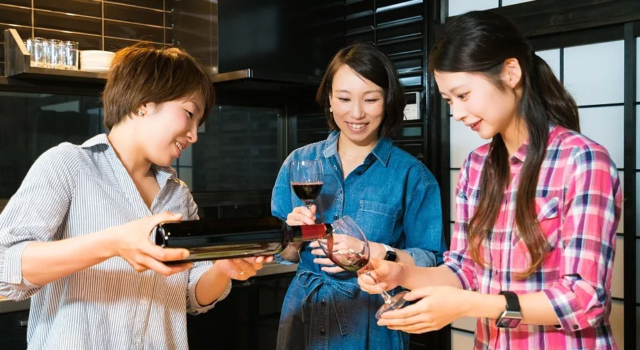 Chinese drinking etiquette know-how！ ~ Academie de Bernadac : Academie ...