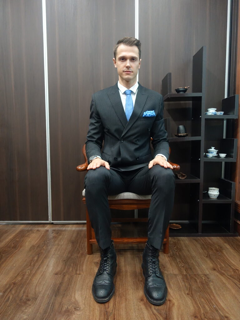 Gentlemen's sitting and standing poses ~ Academie de Bernadac ...