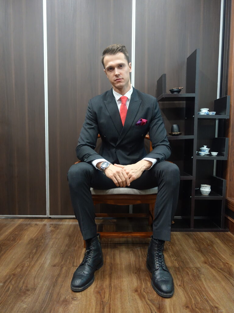 Gentlemen's sitting and standing poses ~ Academie de Bernadac ...