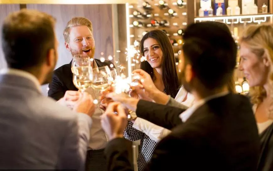 How to give a proper international toast ~ Academie de Bernadac ...